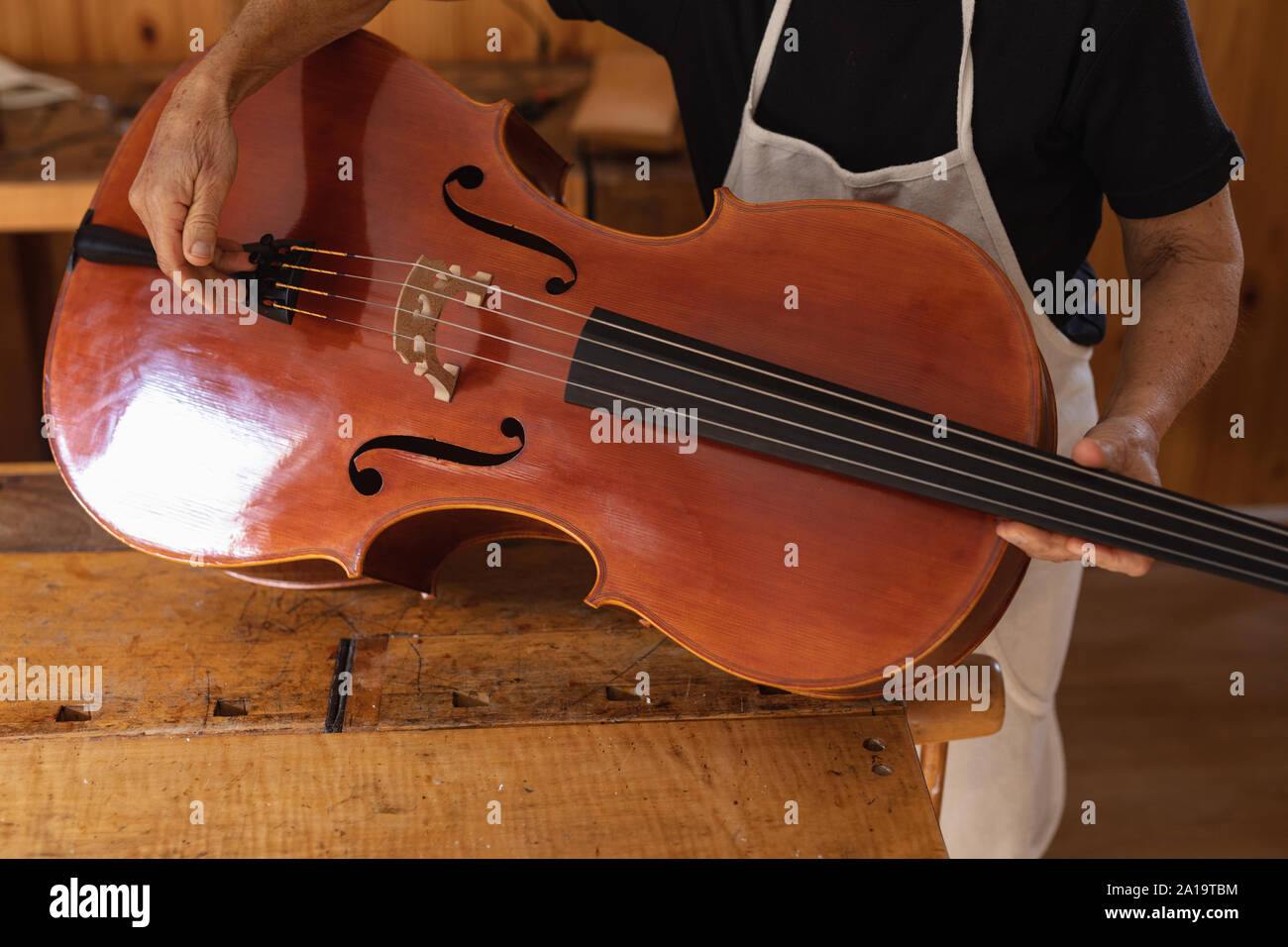Luthier hi-res stock photography and images - Alamy