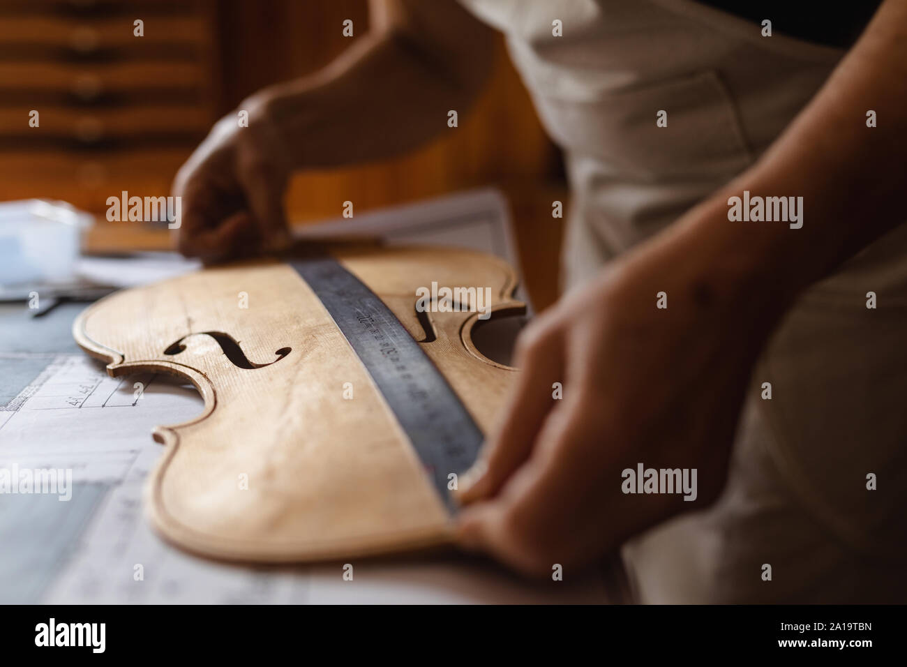 Female luthier at work in a workshop Stock Photo - Alamy