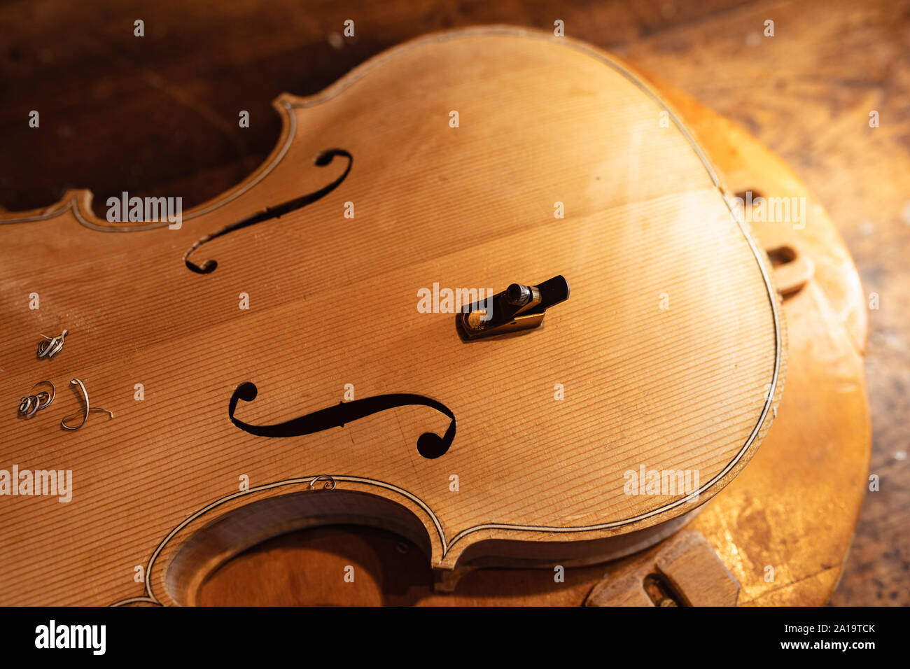 Violin work maker wood hi-res stock photography and images - Alamy