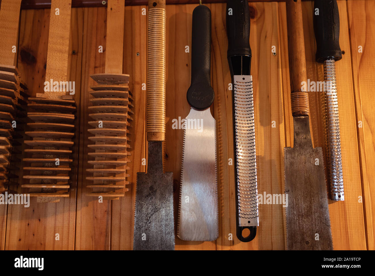 Violin work maker wood hi-res stock photography and images - Alamy