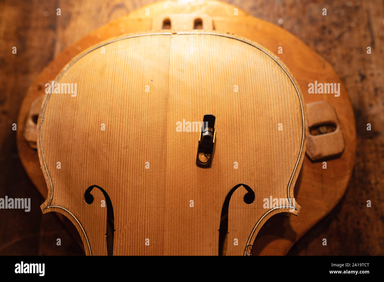 Violin maker work in hi-res stock photography and images - Alamy