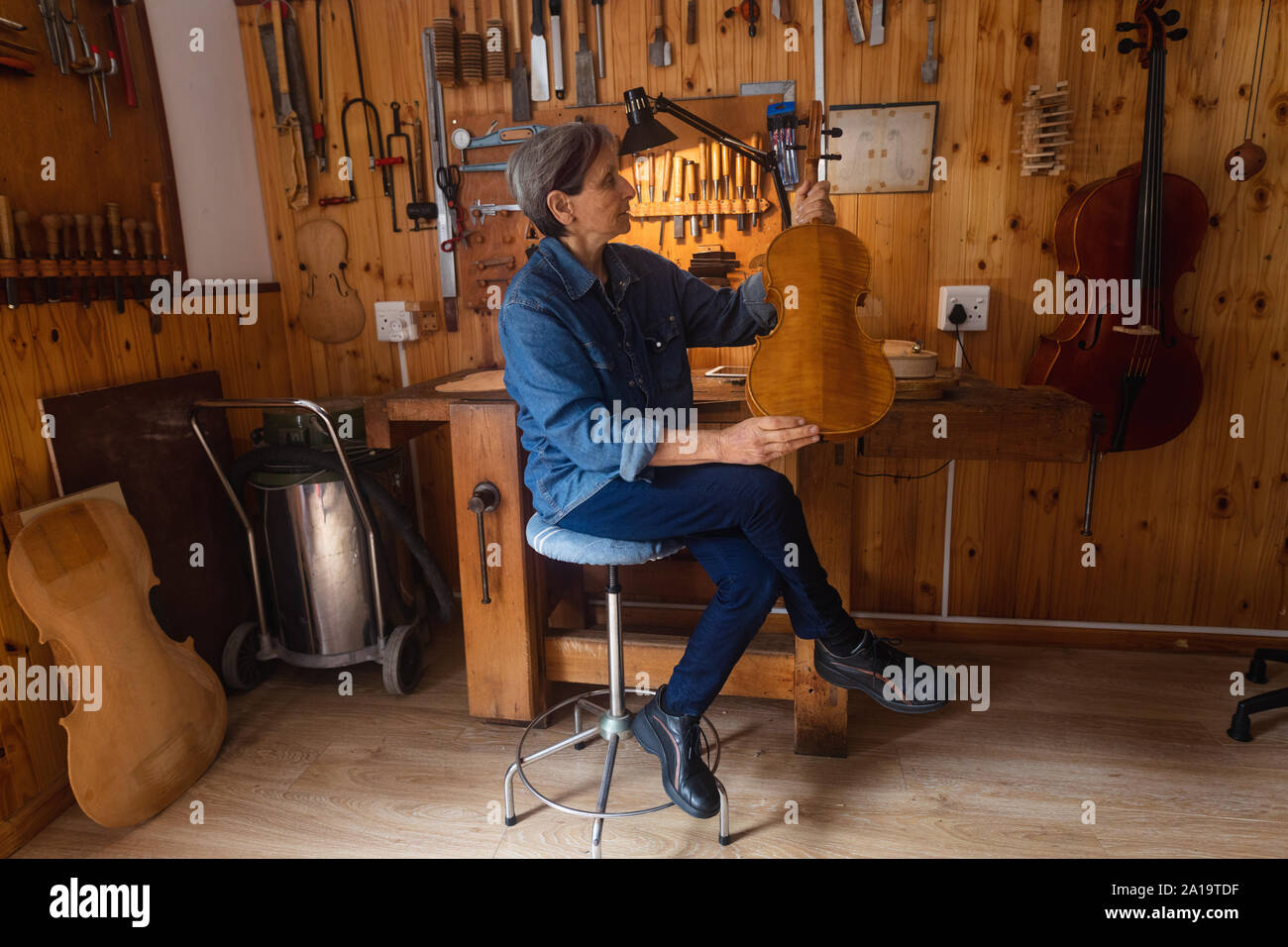 Female luthier at work in a workshop Stock Photo - Alamy