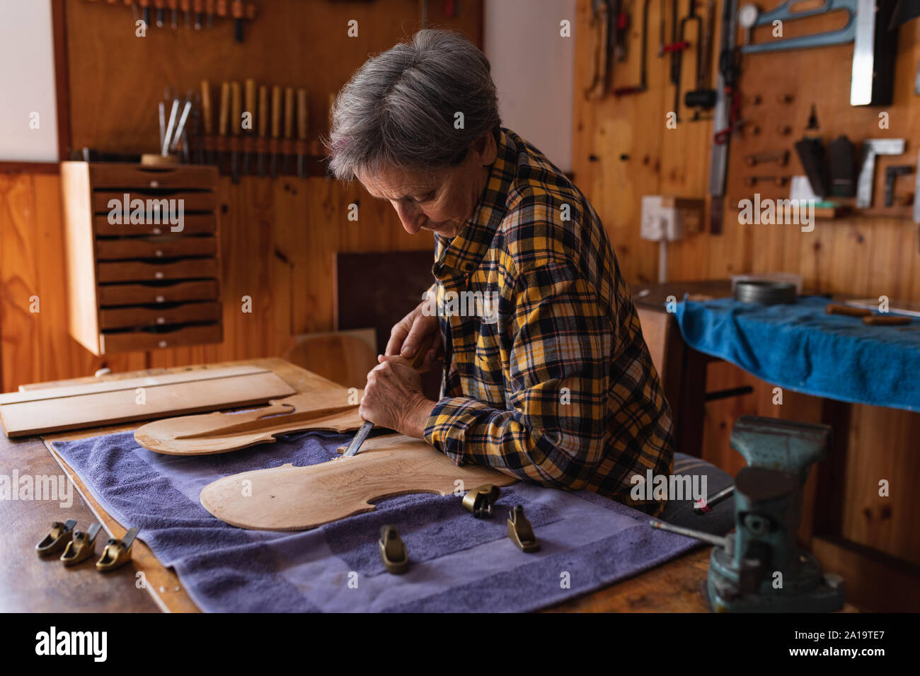 Female luthier at work in a workshop Stock Photo - Alamy