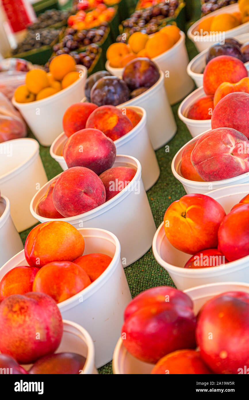Peaches Plums and Nectarines Stock Photo - Alamy