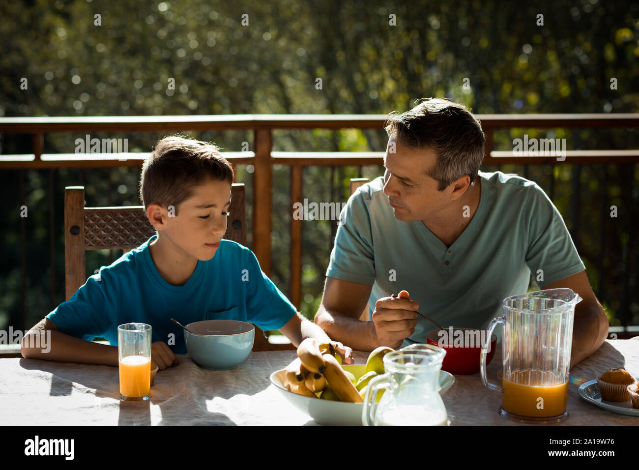 Family time table hi-res stock photography and images - Alamy