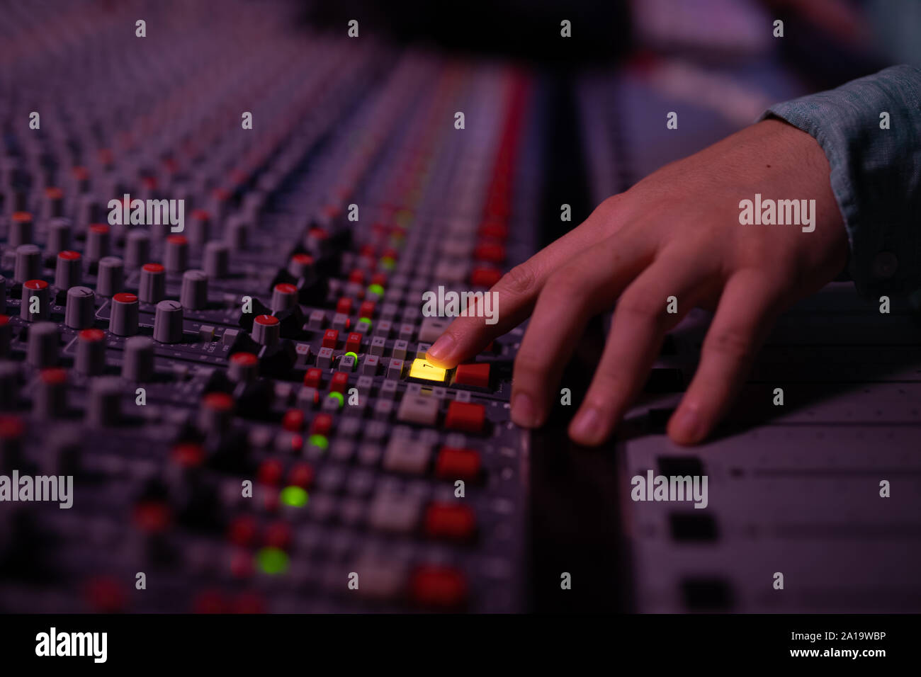 Mixing desk hi-res stock photography and images - Alamy