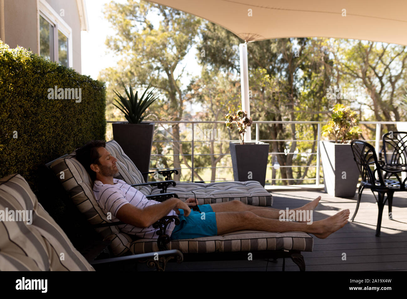 Man on holiday hi-res stock photography and images - Alamy