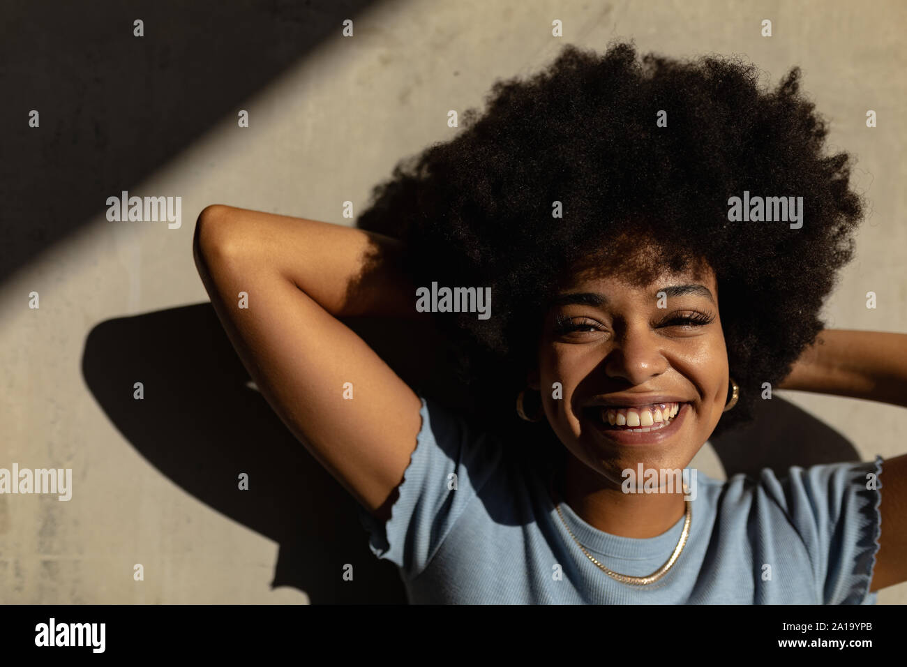 Woman smiling outdoors hi-res stock photography and images - Alamy