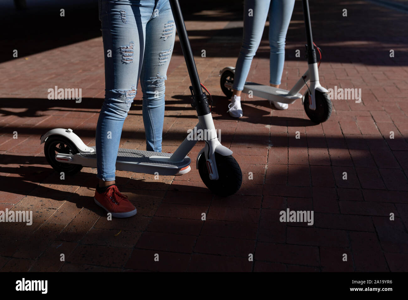 Generation z twins hi-res stock photography and images - Alamy