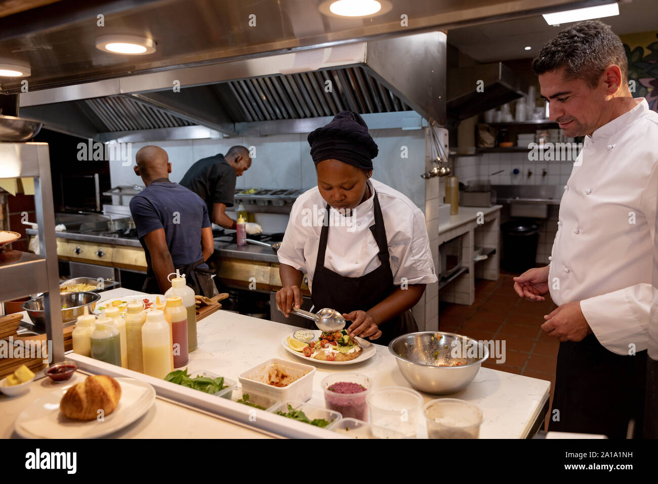 Chefs working in busy restaurant kitchen Stock Photo - Alamy Chefs working in busy restaurant kitchen Stock Photo - Alamy