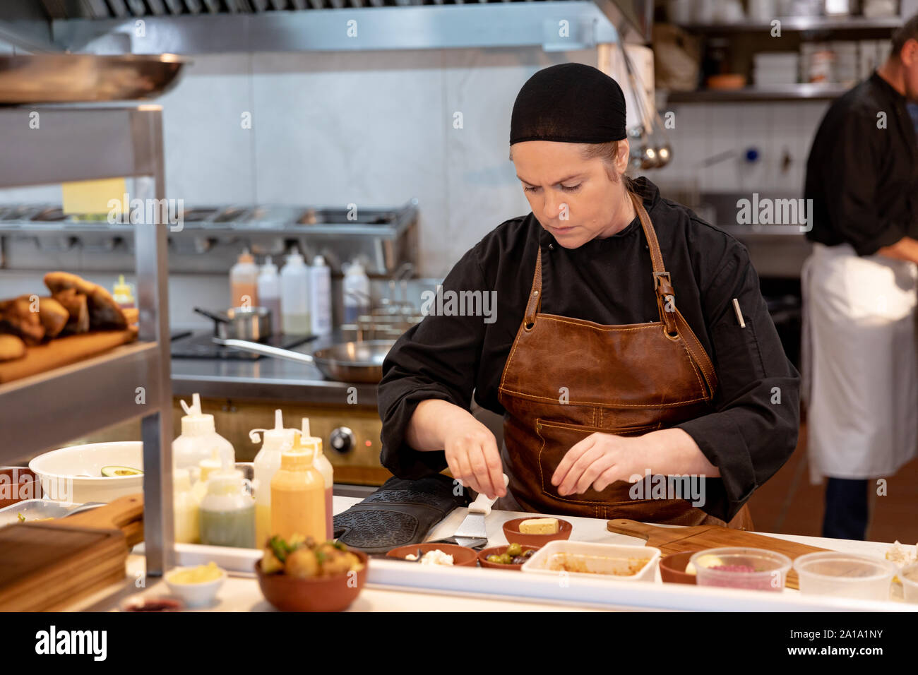 Woman restaurant kitchen hi-res stock photography and images - Alamy