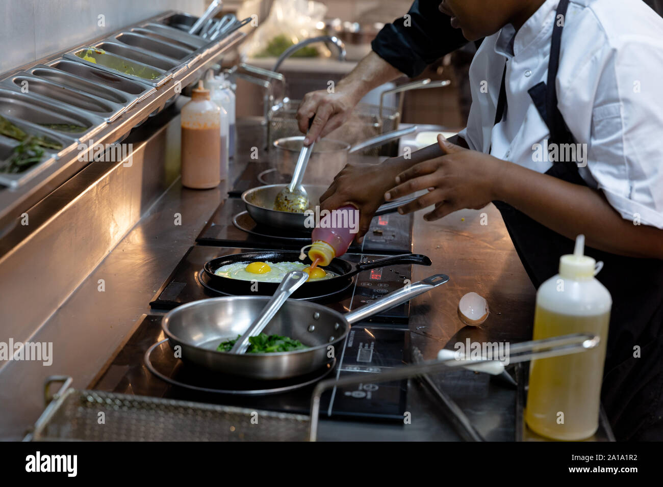 Chefs working in busy restaurant kitchen Stock Photo - Alamy Chefs working in busy restaurant kitchen Stock Photo - Alamy