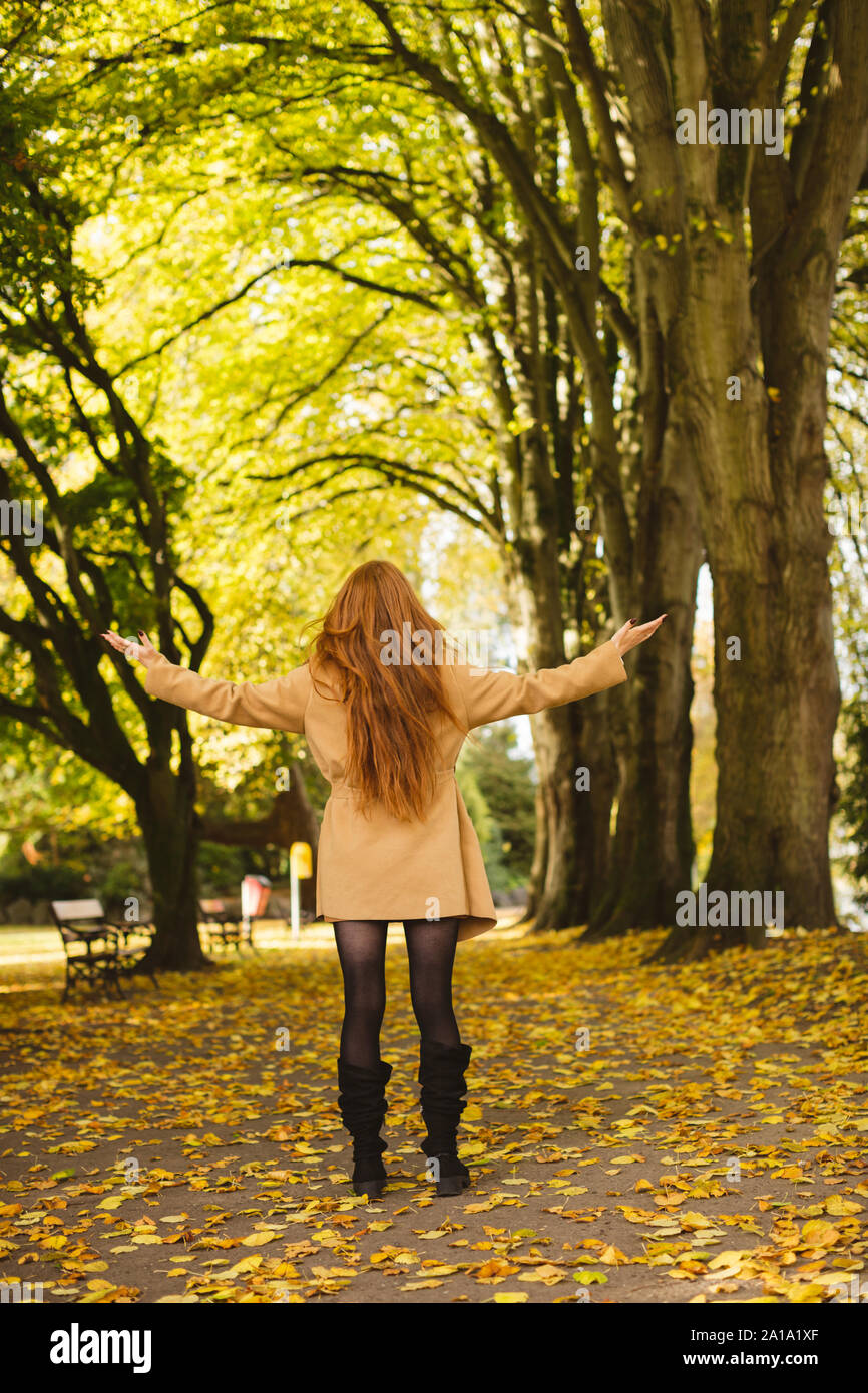 Arms wide open hi-res stock photography and images - Alamy