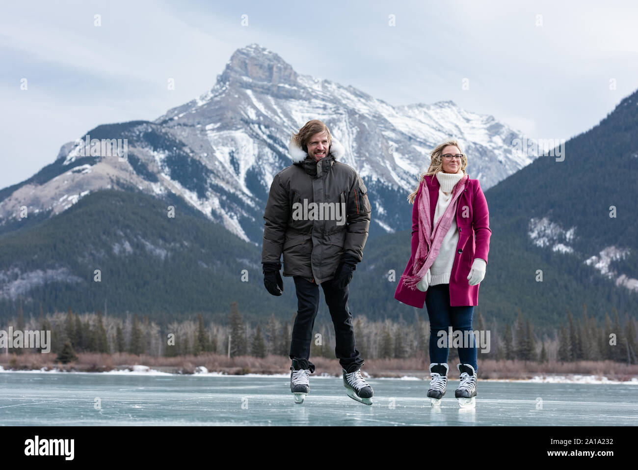 Couple skating hi-res stock photography and images - Alamy