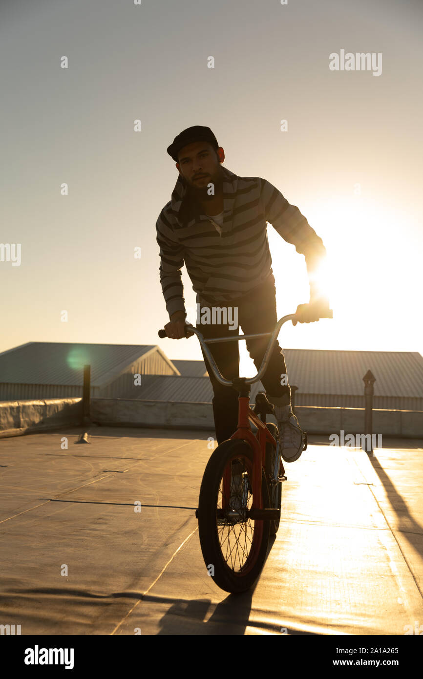 BMX rider on a rooftop Stock Photo - Alamy