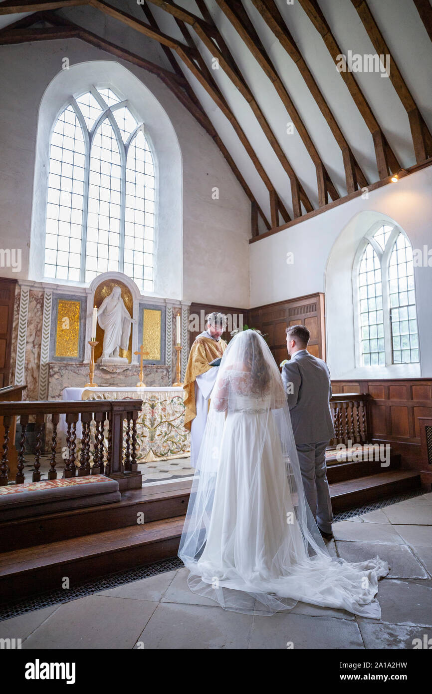 Altar church bride groom hi-res stock photography and images - Alamy
