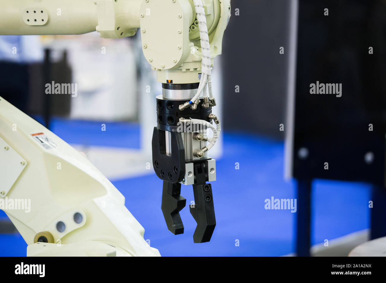 Robot hand. Smart factory Stock Photo - Alamy