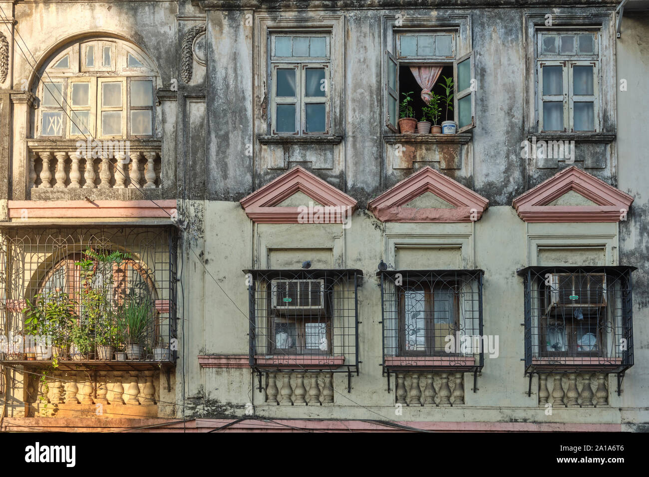 Mumbai colonial era house hi-res stock photography and images - Alamy