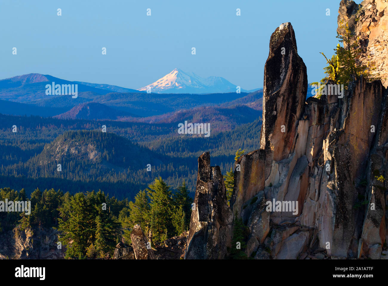 Mt shasta lake hi-res stock photography and images - Alamy