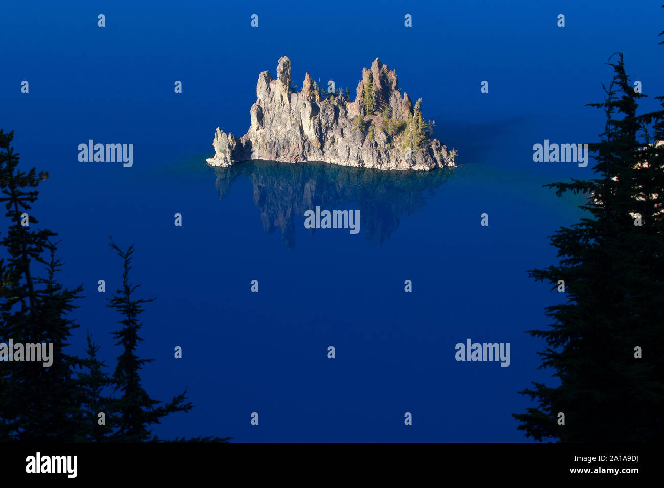 Phantom Ship from Sun Notch, Crater Lake National Park, Volcano Legacy ...