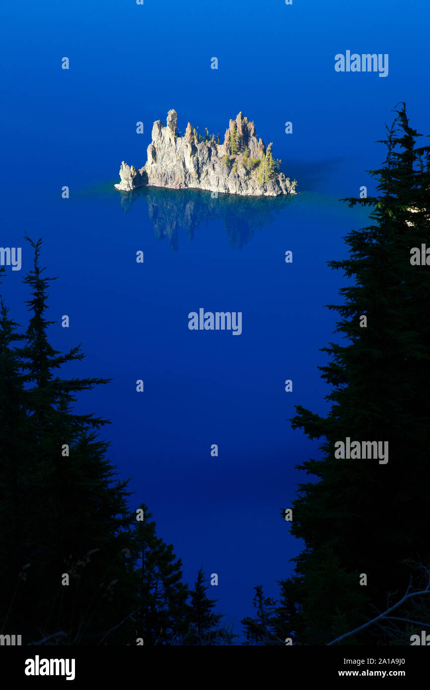 Phantom Ship from Sun Notch, Crater Lake National Park, Volcano Legacy ...