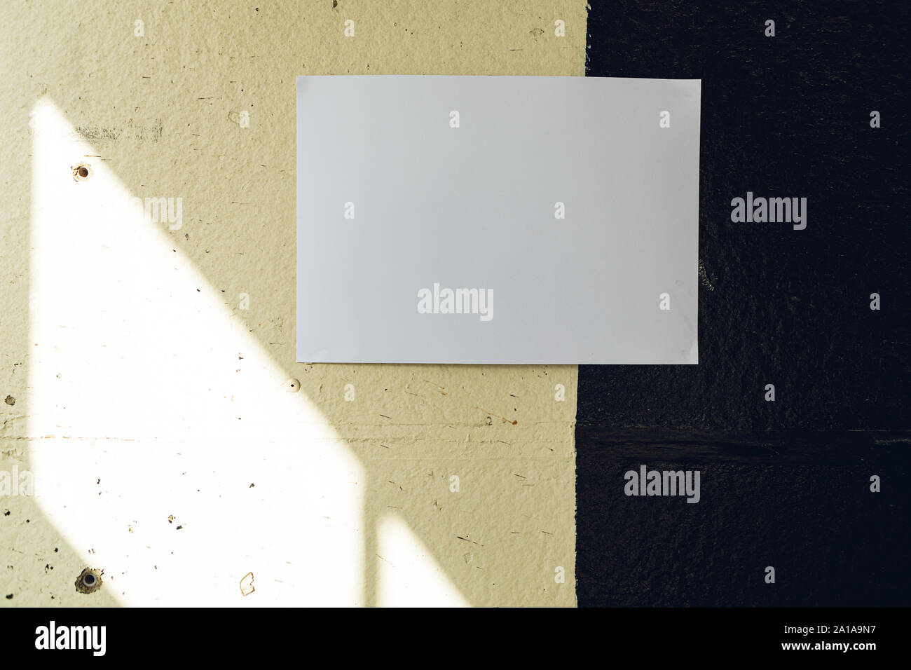 Distressed sign blank hi-res stock photography and images - Alamy