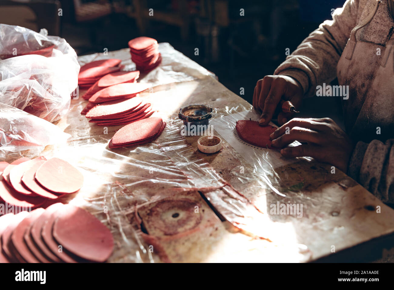 Working man hands hi-res stock photography and images - Alamy