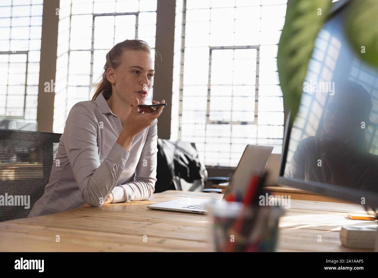 Professional woman hi-res stock photography and images - Alamy