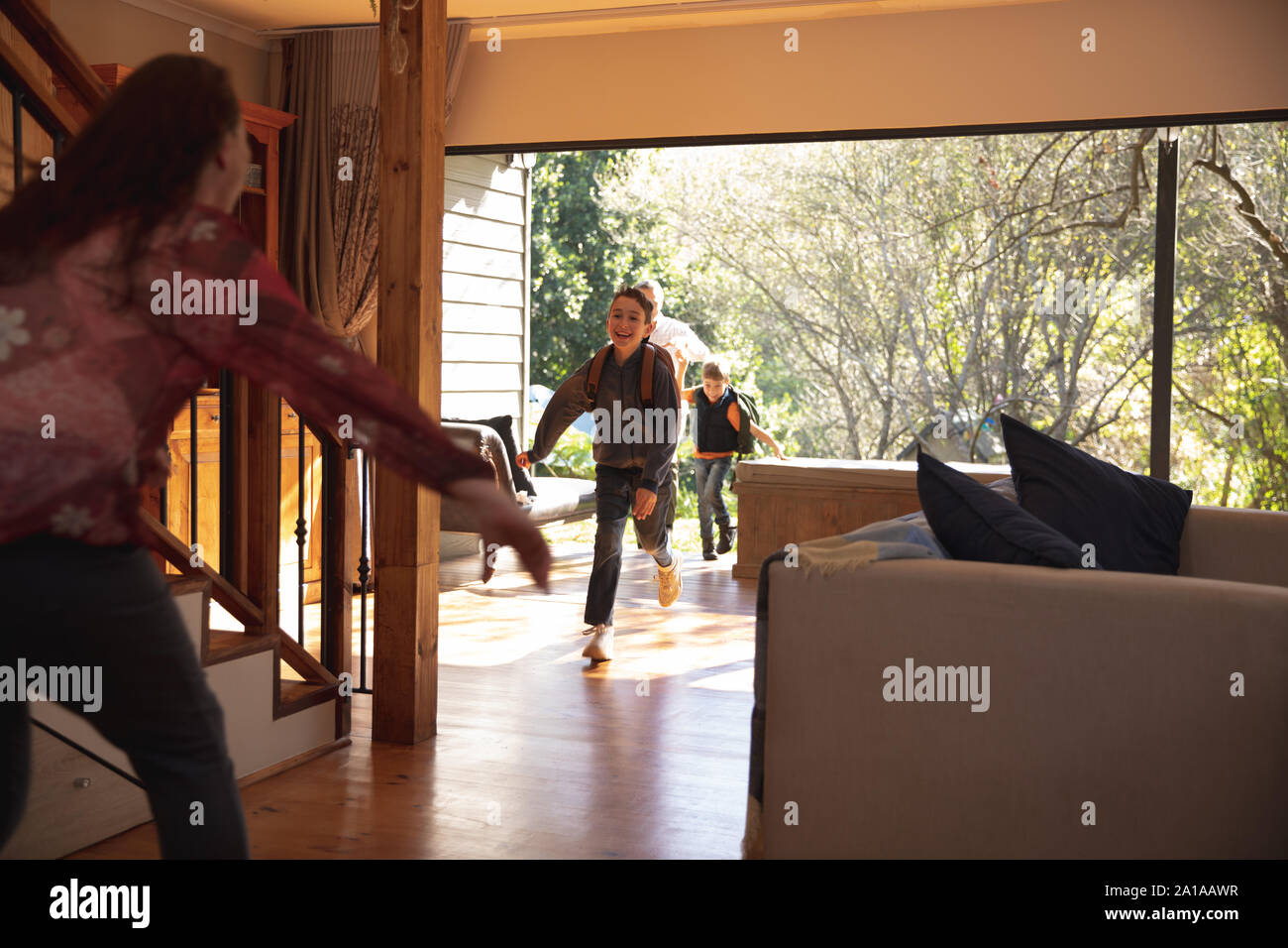 Family arriving home hi-res stock photography and images - Alamy