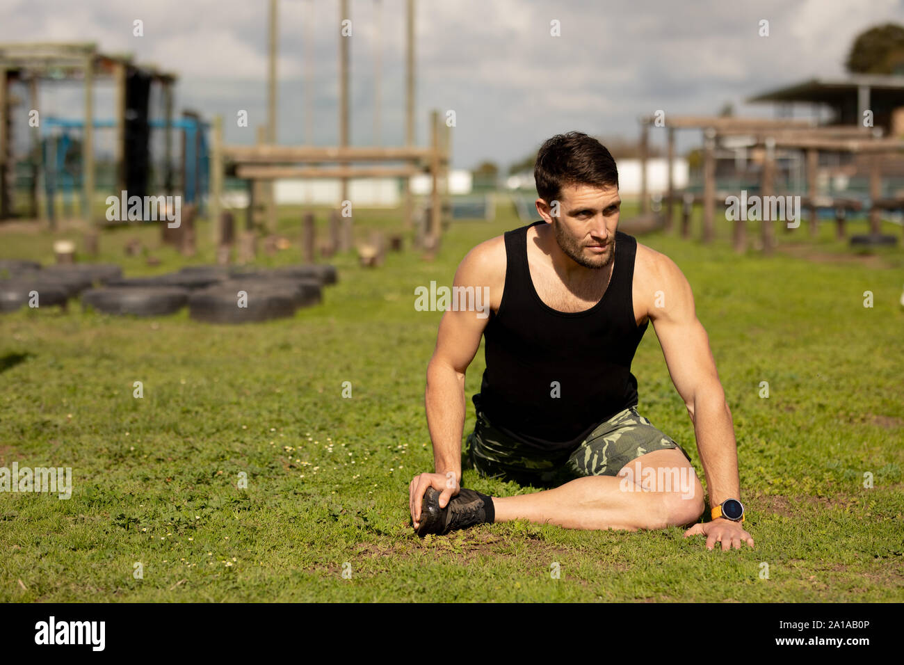 Outdoor gym man hi-res stock photography and images - Alamy