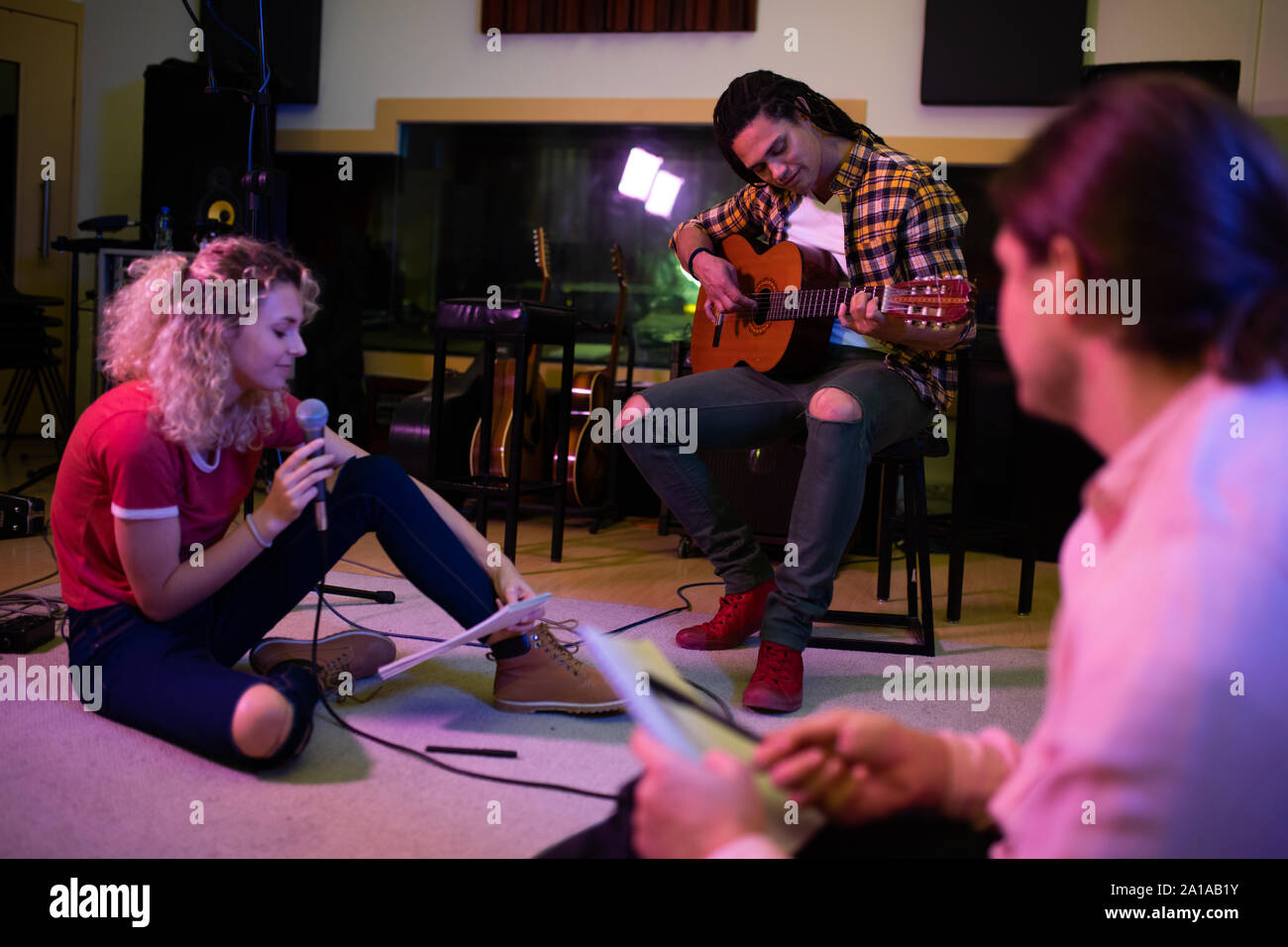 Group sound hi-res stock photography and images - Alamy