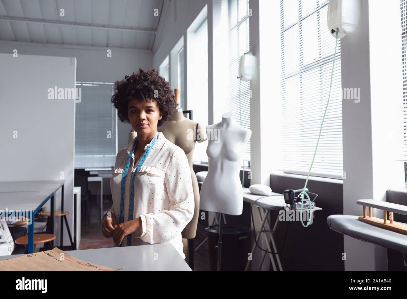 Fashion design student hi-res stock photography and images - Alamy