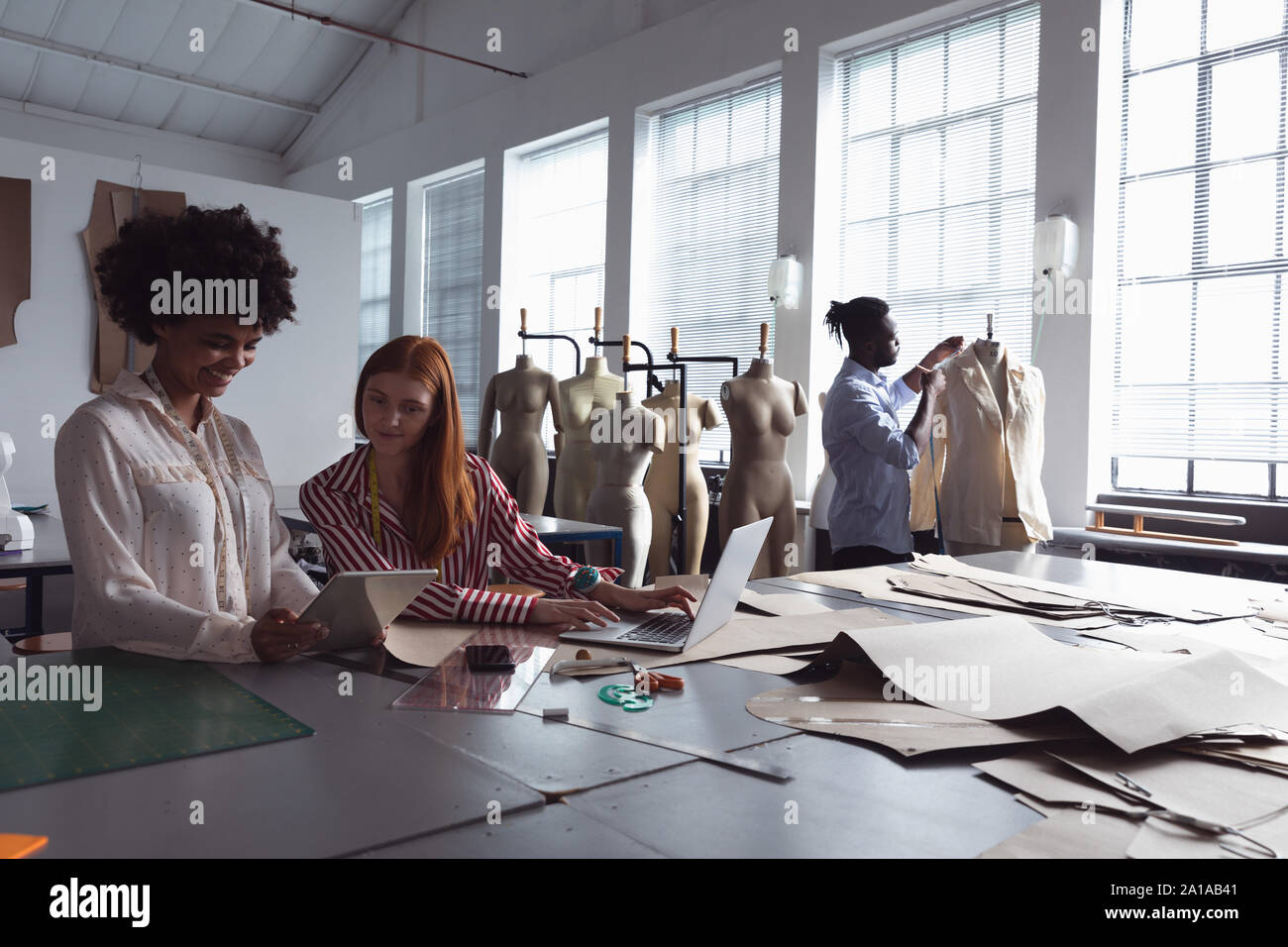 Digital generation students hi-res stock photography and images - Alamy