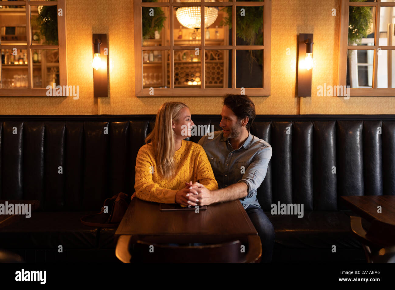 Couple at bar table hi-res stock photography and images - Alamy