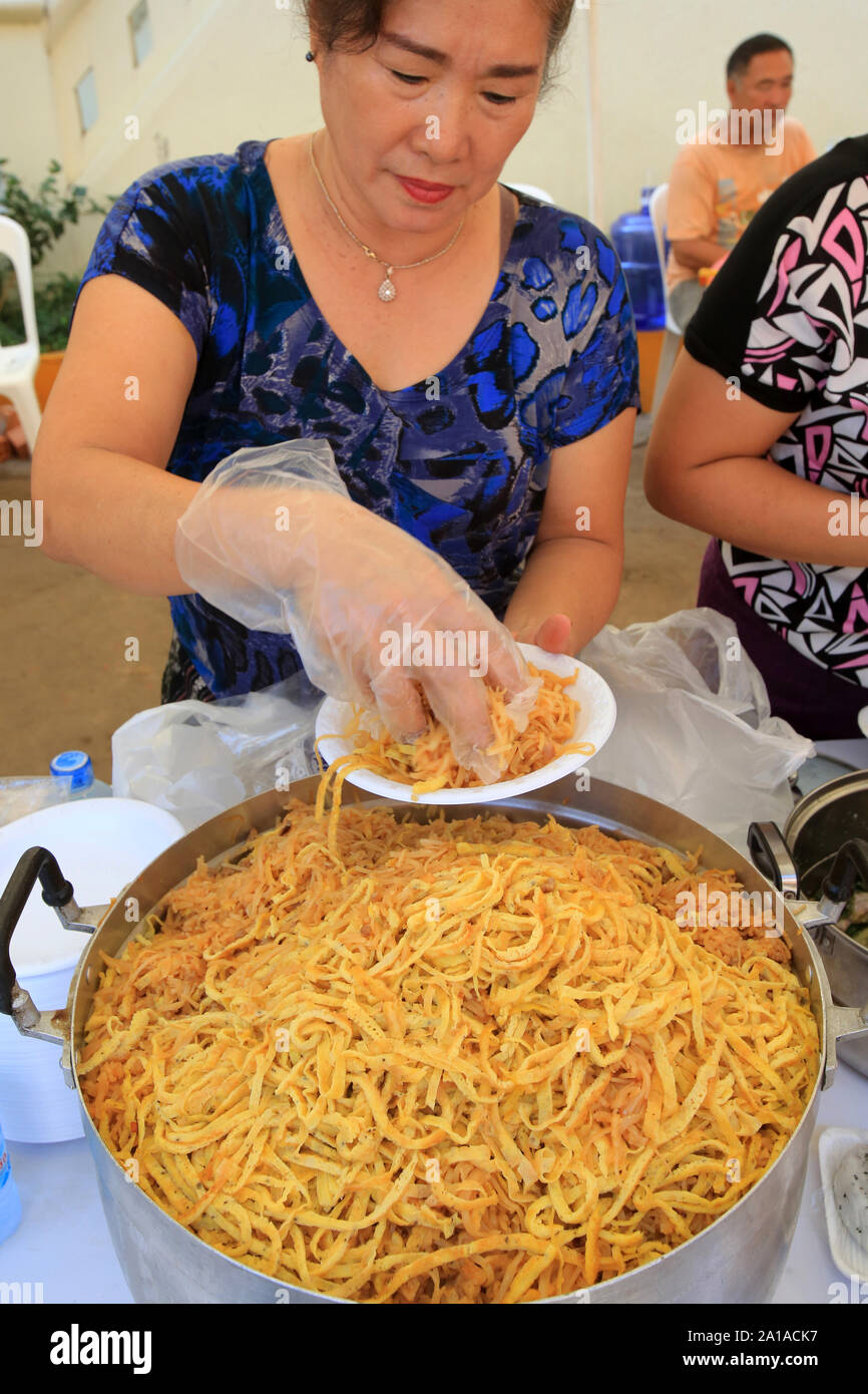 Repas asiatique. Wat Ong Teu Mahawihan. Temple of the Heavy Buddha ...