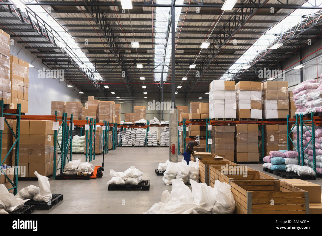 Storage warehouse hi-res stock photography and images - Alamy