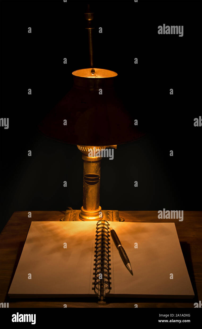 Image of a lamp hi-res stock photography and images - Alamy