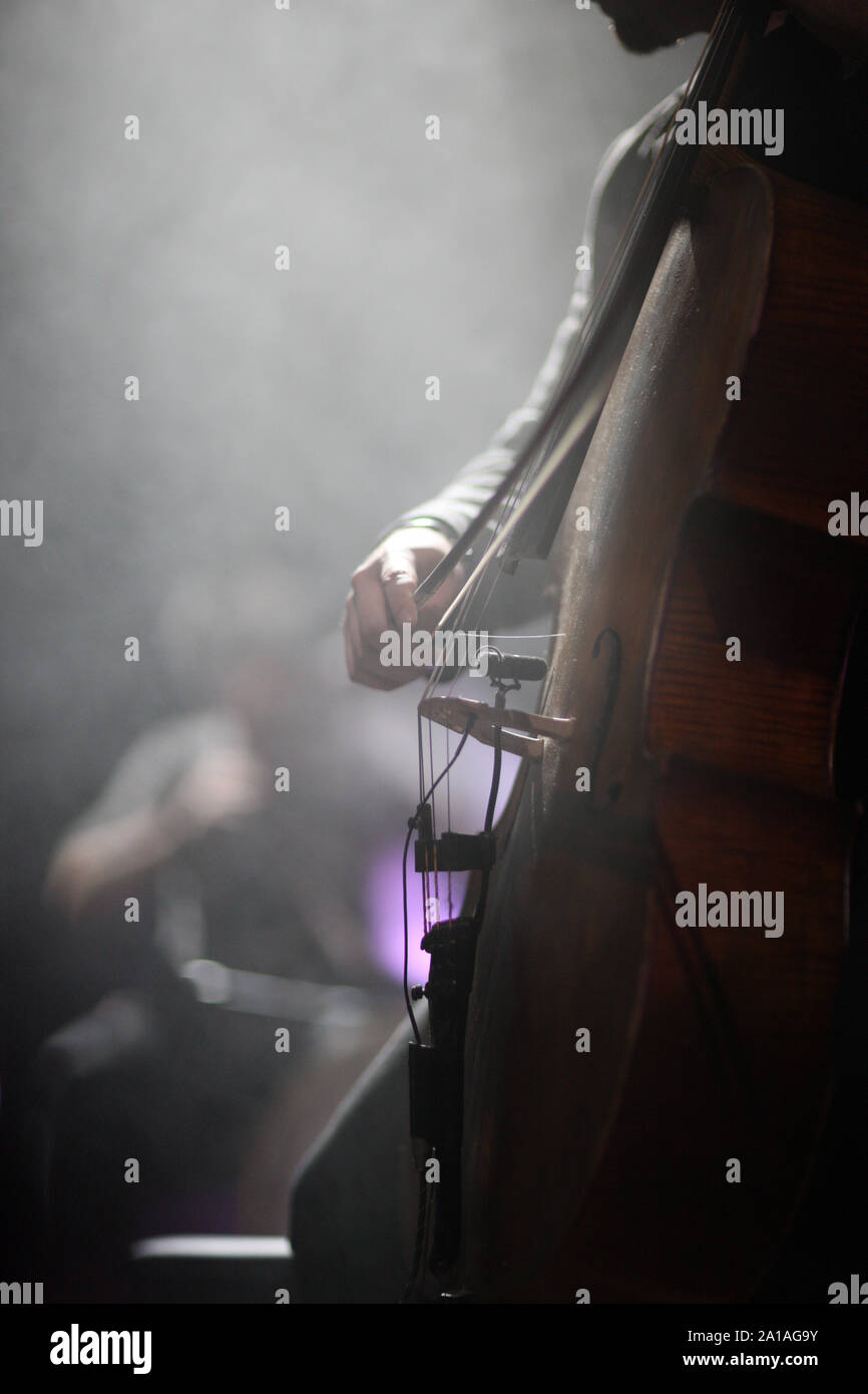 Virtuoso concert cello hi-res stock photography and images - Alamy