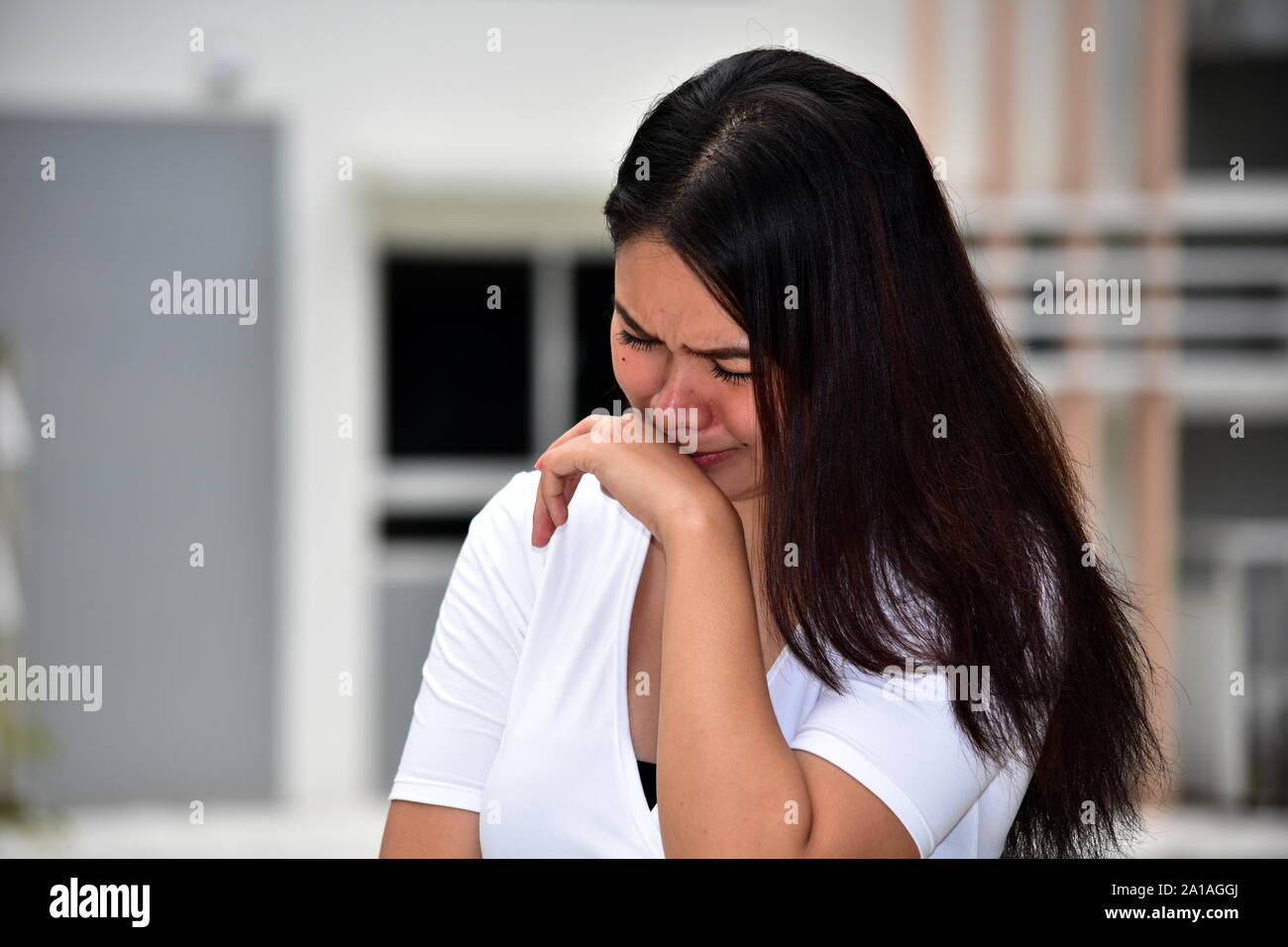Female crying hi-res stock photography and images - Alamy