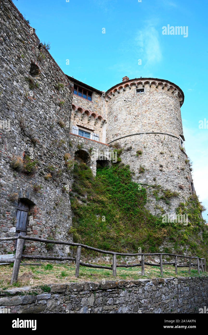 Medieval castle architecture hi-res stock photography and images - Alamy