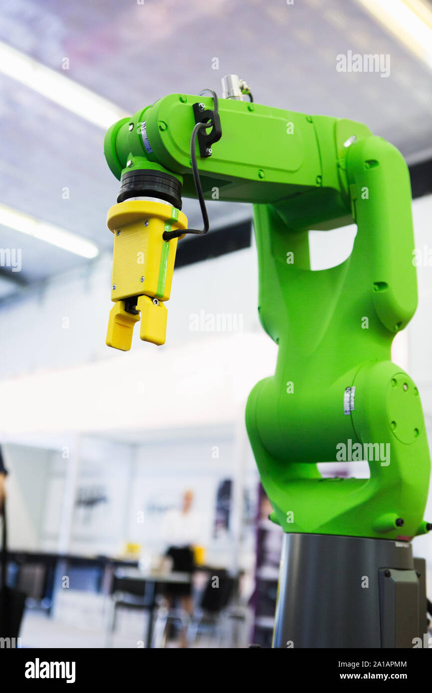 Robot hand. Smart factory Stock Photo - Alamy