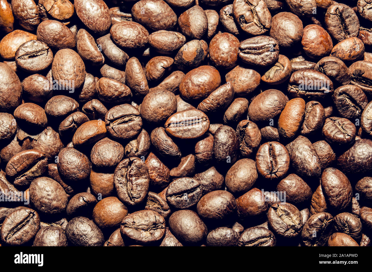 texture whole fried grains of coffee macro Stock Photo - Alamy