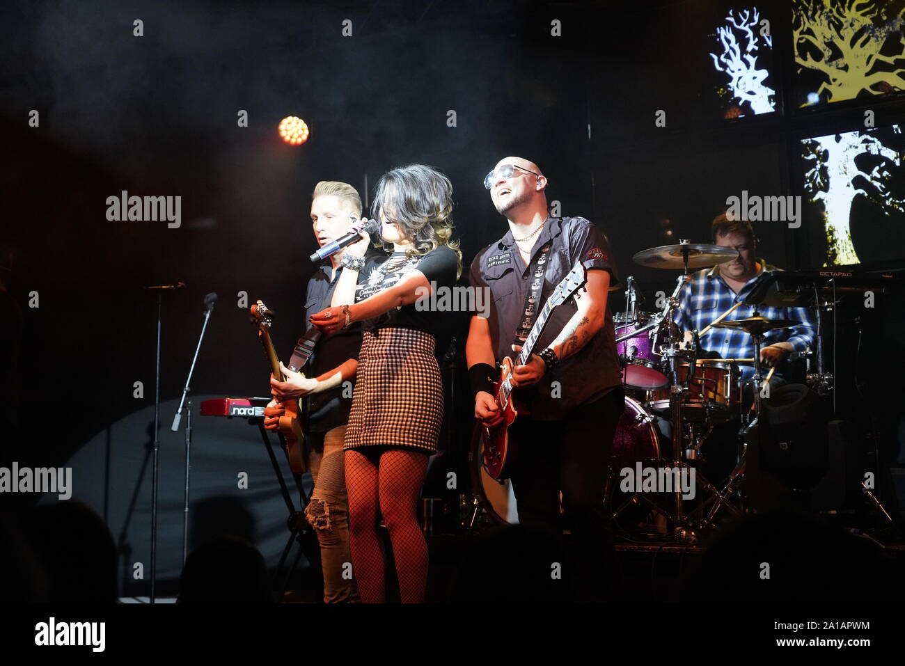 All female rock band hi-res stock photography and images - Alamy