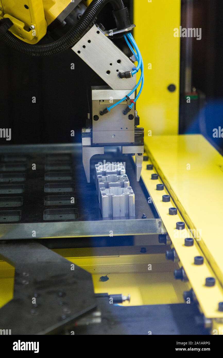 Robot hand. Smart factory Stock Photo - Alamy