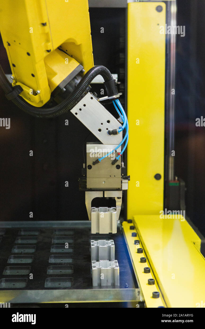 Robot hand. Smart factory Stock Photo - Alamy