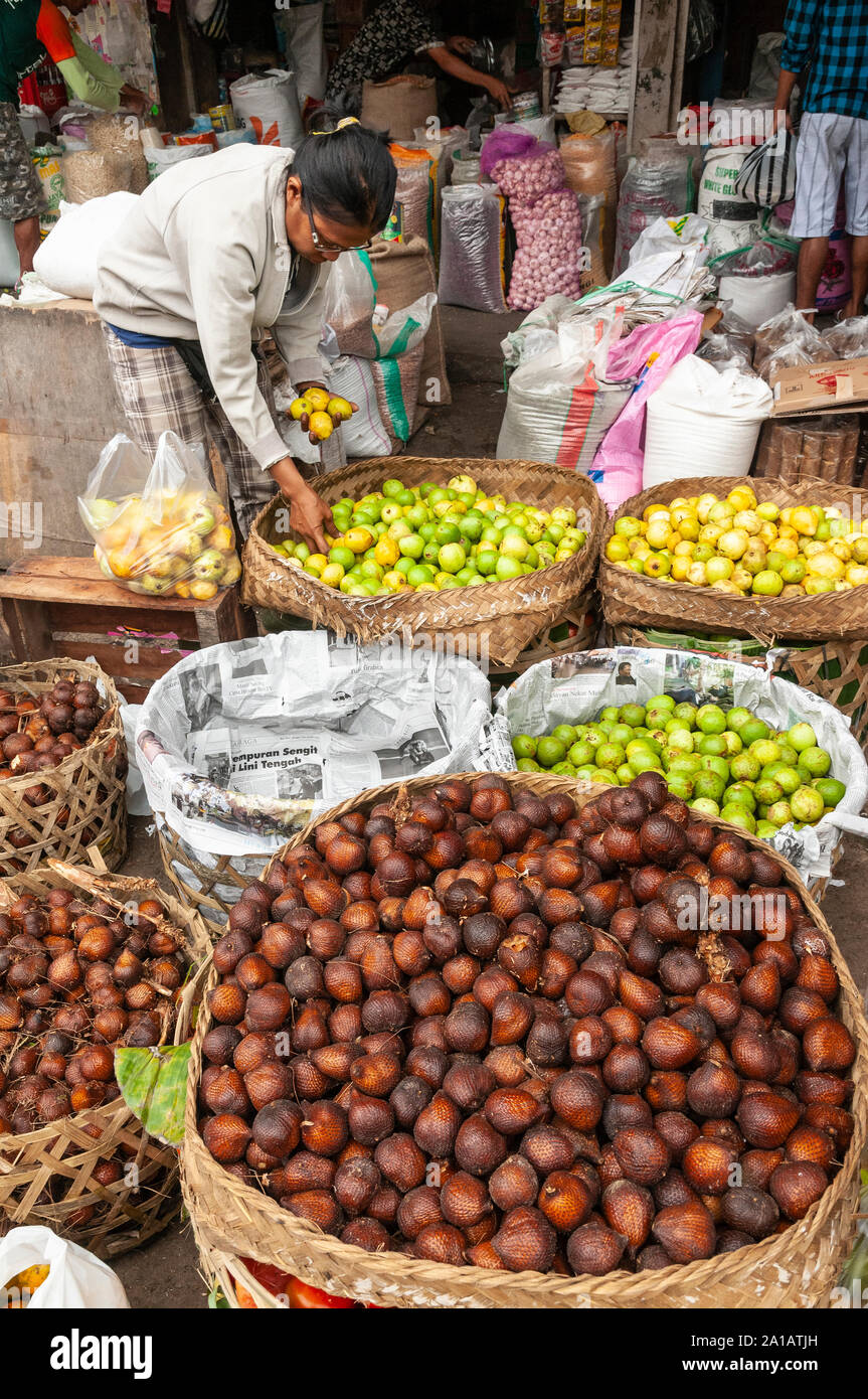 Women selling fruit and vegetables, at the Pasar Badung market in ...