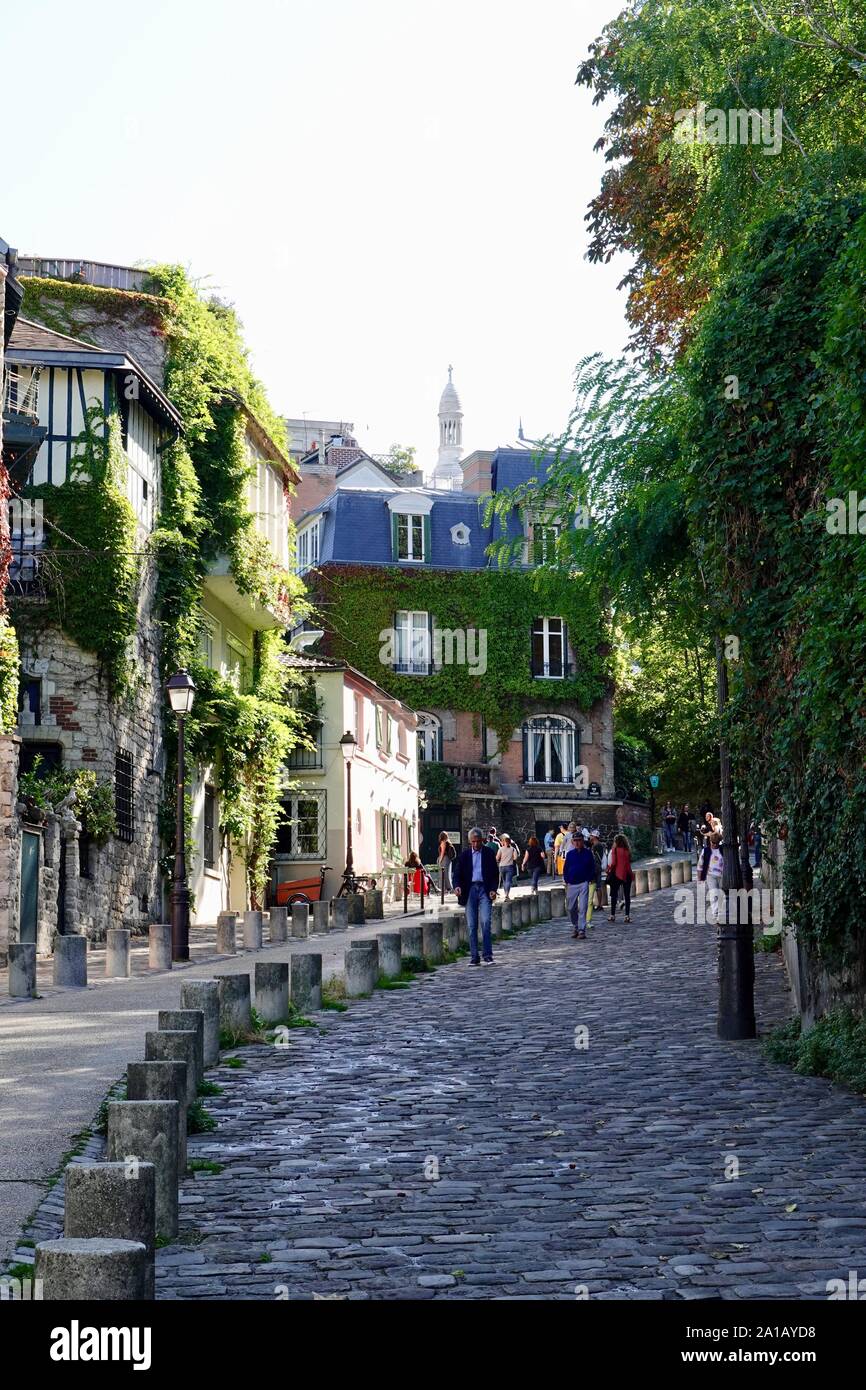 Village back streets hi-res stock photography and images - Alamy