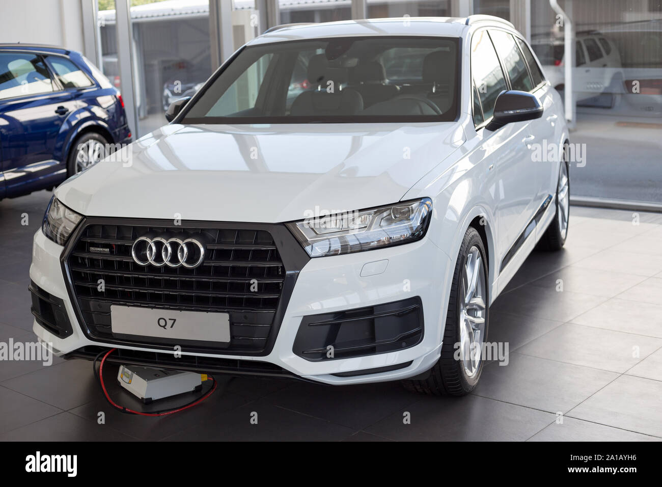 Front side view car audi hi-res stock photography and images - Alamy
