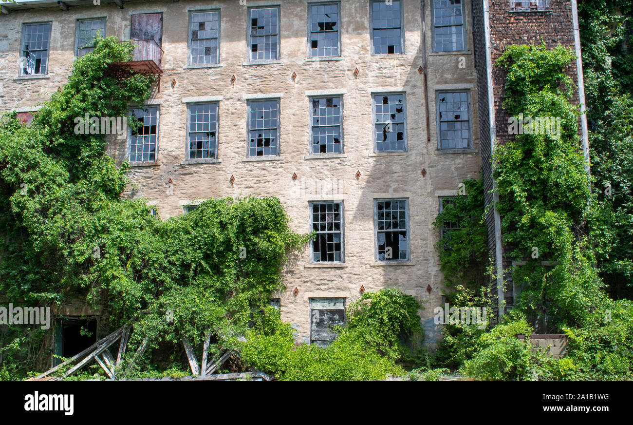 Former mill building hi-res stock photography and images - Alamy