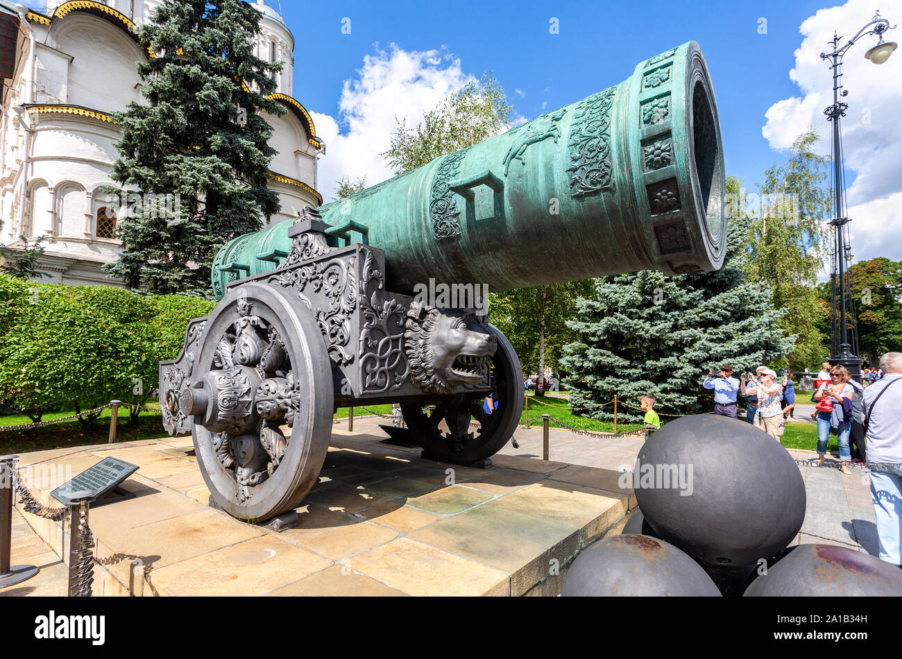 Tzar cannon hi-res stock photography and images - Alamy